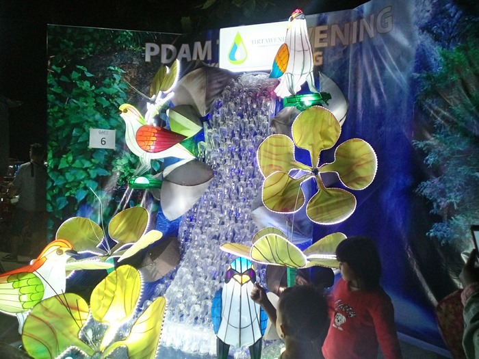 Taman Tegallega Disulap Jadi Lautan Lampu Saat Glow Art Festival 2019