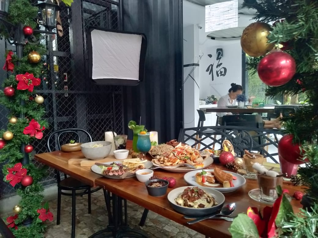 Nongkrong Makin Asyik Ditemani Menu Spesial Natal di Arbanat Cafe