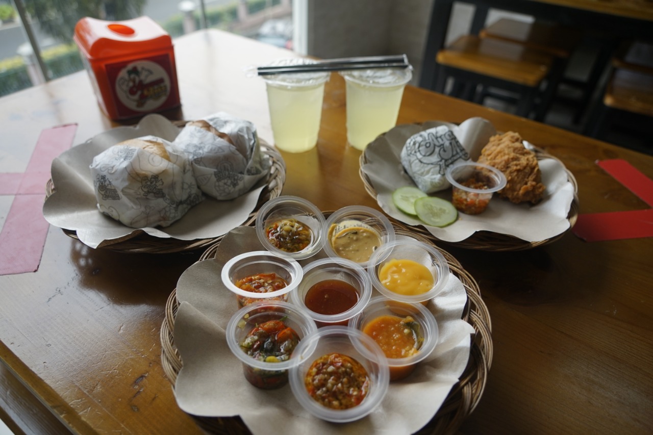 Yuk, Manjakan Lidahmu dengan Aneka Sambal Cocol Ayam Asix! Yuk, Manjakan Lidahmu dengan Aneka Sambal Cocol Ayam Asix!