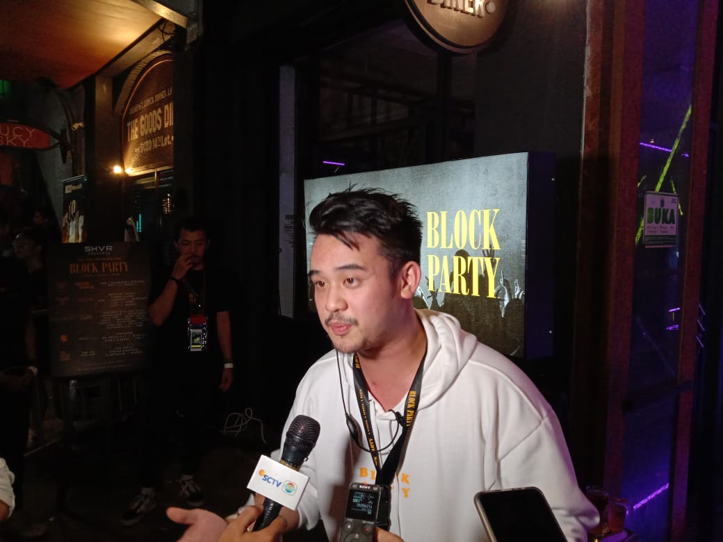 Joget Sampai Habis di Stage "Tolak Pulang" Sambil Minum Jamu