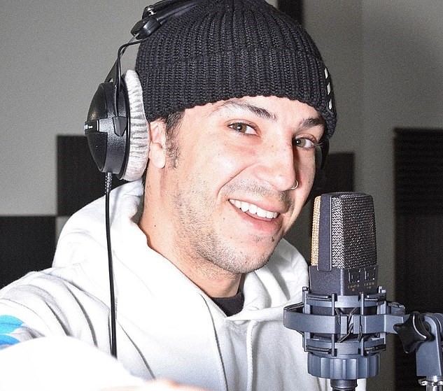 Demi Konten, Selebgram Ini Ngeprank di Pesawat Terkena Virus Corona