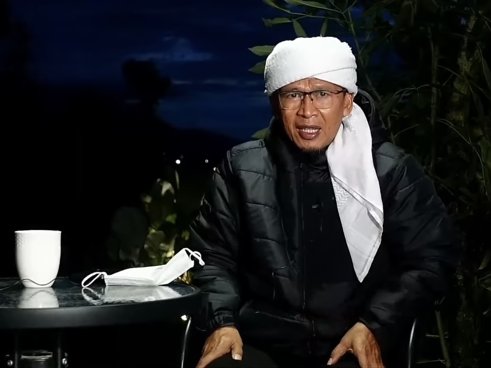 Aa Gym dan Teh Ninih Kembali Diisukan Bercerai, Benarkah? | urbanasia.com Aa Gym dan Teh Ninih Kembali Diisukan Bercerai, Benarkah? | urbanasia.com