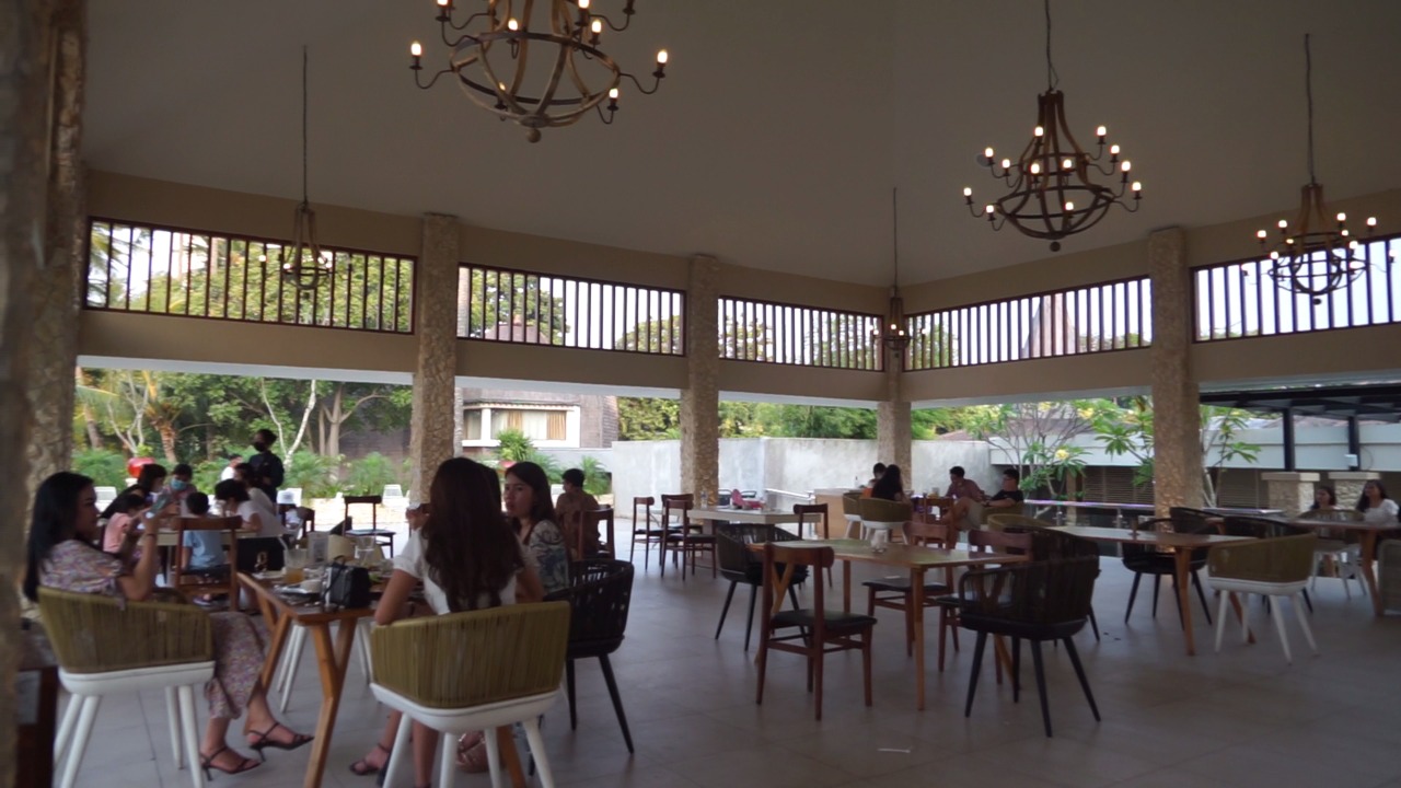 Mau Bukber Berkonsep Beach Club di Jakarta? Nyiur Resto Jawabannya!