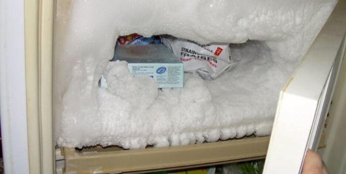 5 Tips Cegah Bunga Es Numpuk di Freezer