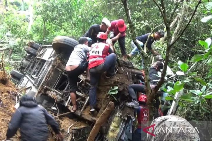 Roundup 5 Desember: Bus Wisata Masuk Jurang hingga Prank KDRT Baim Wong Roundup 5 Desember: Bus Wisata Masuk Jurang hingga Prank KDRT Baim Wong