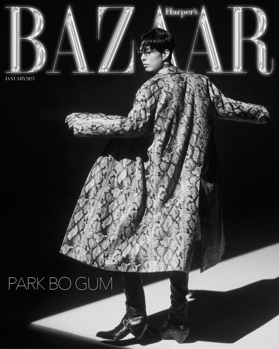 Potret Park Bo Gum di Cover Harper's Bazaar Edisi Januari 2023
