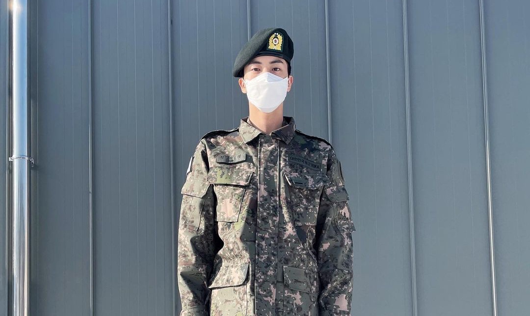 Potret Jin BTS Berseragam Tentara saat Wajib Militer